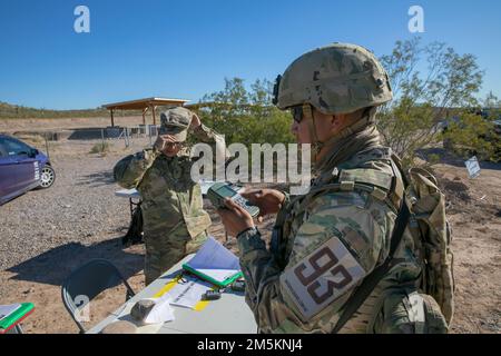 Arizona National Guard Soldiers with the 856th Military Police Company ...