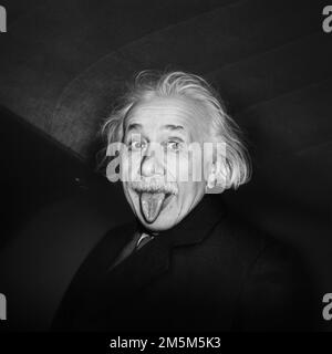 Albert Einstein sticking out his tongue Stock Photo - Alamy