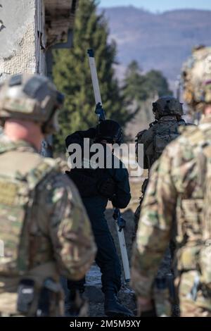 A member of the Republika Srpska's Special Anti-Terrorist Unit (RS CAJ ...