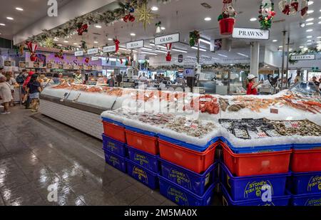 Displays of fish and crustaceans on sale at Nicholas Seafoods at Sydney ...