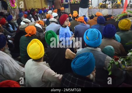 Peshawar, Khyber Pakhtunkhwa, Pakistan. 28th Dec, 2022. Sikh devotees ...