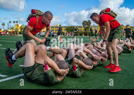 U.S. Marine Corps drill instructors with Echo Company, 2nd Recruit ...