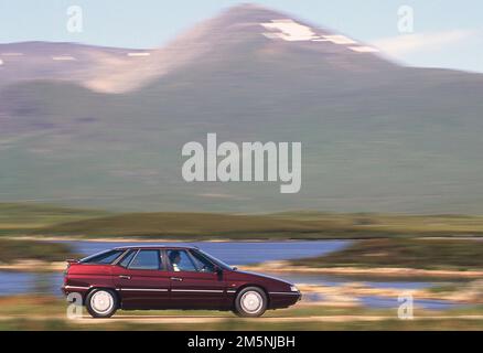 1990 Citroen XM V6 24V driving in Scotland UK Stock Photo - Alamy