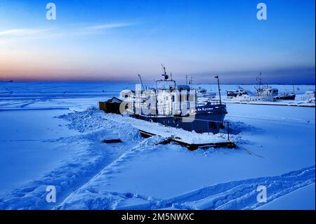 Diving boat in the snow, Irkutsk, Siberia, Russia Stock Photo - Alamy