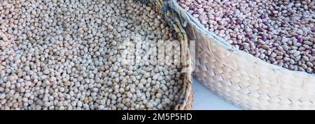 lot of Fresh whole borlotti beans Stock Photo - Alamy