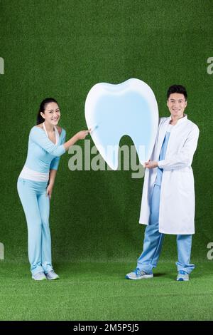 Male doctors and patients to share the grass dental health knowledge ...