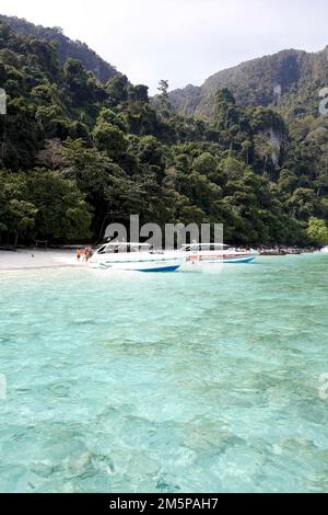 Thailand pipi island waters Stock Photo - Alamy