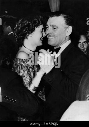 CLARK GABLE and Mrs. NANCY ''SLIM'' HAWKS (wife of Howard Hawks) 1948 ...