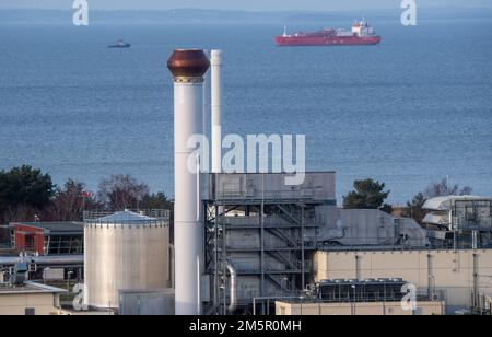 30 December 2022, Mecklenburg-Western Pomerania, Lubmin: The LNG ...