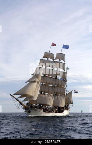 Dutch barque Europa, Sail Boston race start, 2017 Stock Photo - Alamy