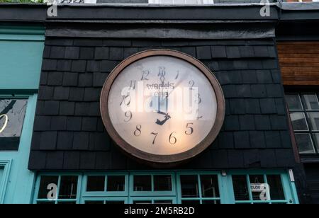 worlds end clock on kings road, London Stock Photo - Alamy