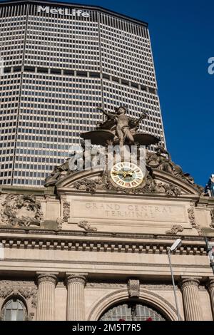 Mercury clock with Tiffany glass Grand Central Terminal in New York ...