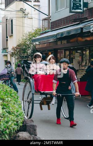 RICKSHAW RIDE AROUND ASAKUSA TOKYO Stock Photo - Alamy