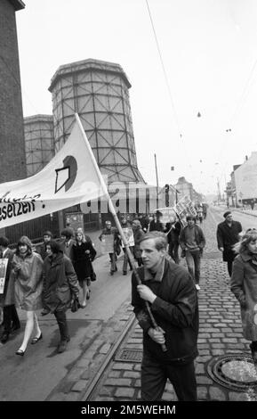 The Easter March 1969, here in Essen on 5. 4. 1969, with the central ...