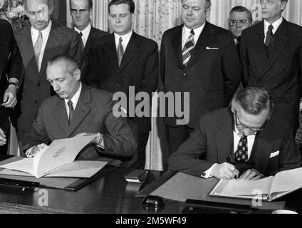 The Secretary of State Guenter Gaus and the Deputy Foreign Minister of ...
