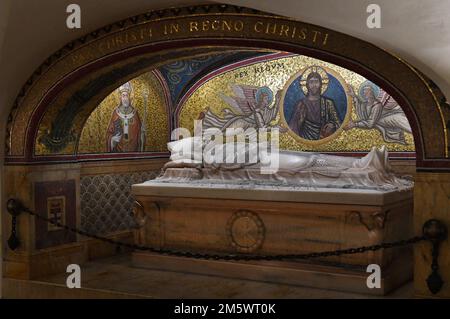 Pius XI's tomb in the crypt of St. Peter's Basilica, resting place of ...