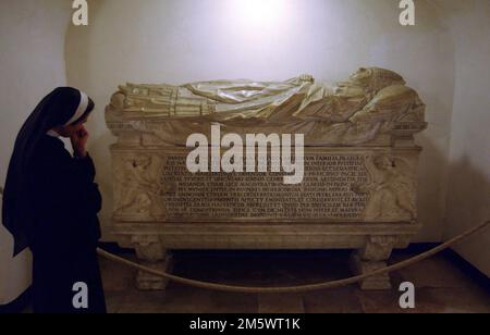 Paul II's tomb in the crypt of St. Peter's Basilica, resting place of ...