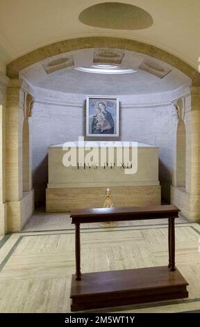 Tomb of St. Pius X (Pope from 1903-1914) - Giuseppe Sarto by Di Fausto ...