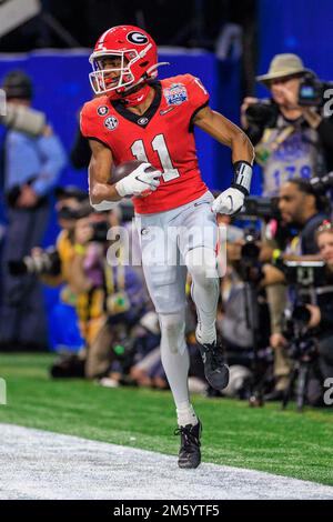 Georgia wide receiver Arian Smith (11) catches a pass ahead of Notre ...