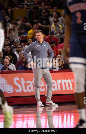 Arizona head coach Tommy Lloyd during the first half of an NCAA college ...