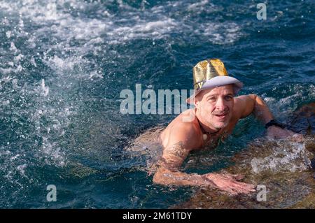 At exactly noon, the Sea Organ jumped into the sea and greeted the New ...