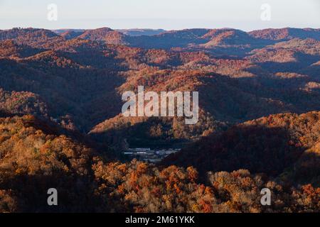 Autumn color shows in the forested mountains of Central Appalachia ...