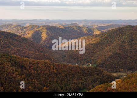 Autumn color shows in the forested mountains of Central Appalachia ...
