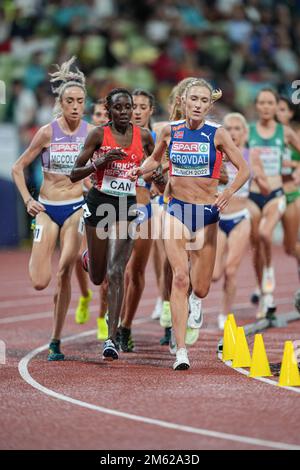 Karoline Bjerkeli Grøvdal participating in the 5000 meters at the ...