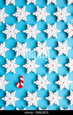 Gingerbread in the form of snowflakes on a blue background Stock Photo ...