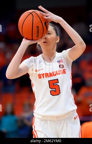 January 1, 2023: Syracuse Orange guard Lexi McNabb (11) warms up prior ...