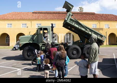 dump truck, Medium Tactical Vehicle Replacement (MTVR), Naval Mobile ...