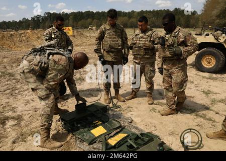 Soldiers assigned to the 135th Quartermaster Company, 87th Division ...