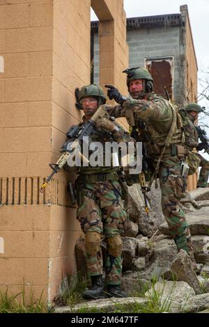 Dutch Marines with Marine Squadron Carib, Netherlands Marine Corps ...