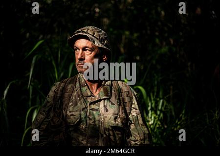 Pete Kerr, Tactical Tracking Operations School president, right ...