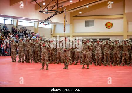 Soldiers from the 75th Field Artillery Brigade, 2nd Battalion, 18th ...