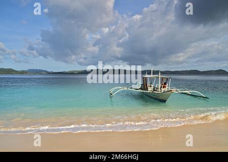 Traditional boat at the beach of Black Island Stock Photo - Alamy