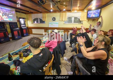 Saarwellingen, Germany. 02nd Jan, 2023. Darts: World Cup, semi-final ...