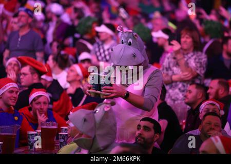 Alexandra Palace, London, UK. 2nd Jan, 2023. 2022/23 PDC Cazoo World ...