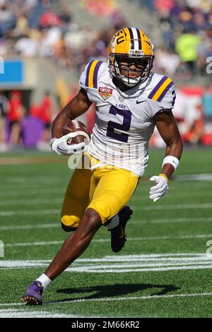 LSU Tigers wide receiver Kyren Lacy (2) tries to make a move on Auburn ...