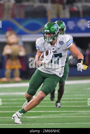 Tulane Green Wave tight end Justyn Reid (88) gain some yards after the ...
