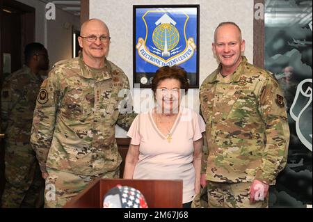 Gen. Arnold W. Bunch, Jr., Air Force Materiel Command commander ...