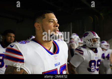 Buffalo Bills guard Rodger Saffold (76) blocks against the New York ...