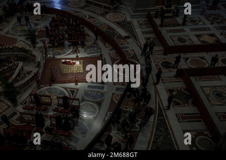 Vatikanstadt, Vatican. 03rd Jan, 2023. The body of the late Pope ...