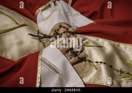 Vatikanstadt, Vatican. 03rd Jan, 2023. The body of the late Pope ...