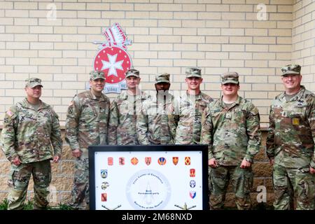 COL Rhett Taylor and Command Sgt. Maj. William Taylor pose with Marines ...