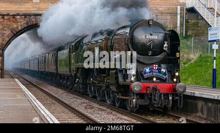 SR Merchant Navy Class 35018 British India Line blasts through ...