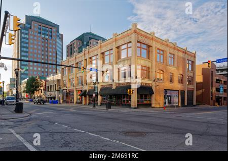 Calumet Building on West Chippewa Street is a low-rise example of Art ...