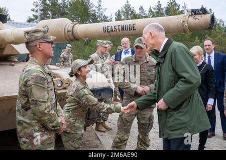 U.S. Sen. Rick Scott meets U.S. Soldiers with the 3rd Battalion, 66th ...