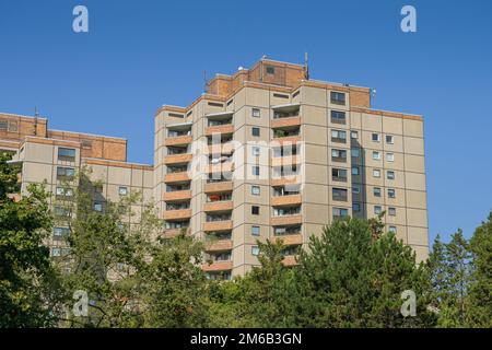 High-rise residential building, Ernst-Thaelmann-Park, Prenzlauer Berg ...