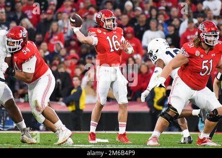 Utah State quarterback Bryson Barnes (16) passes under pressure from ...